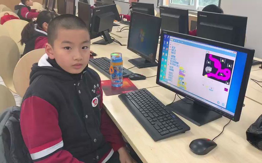 小栈年度作品-图形化编程-彭昱森