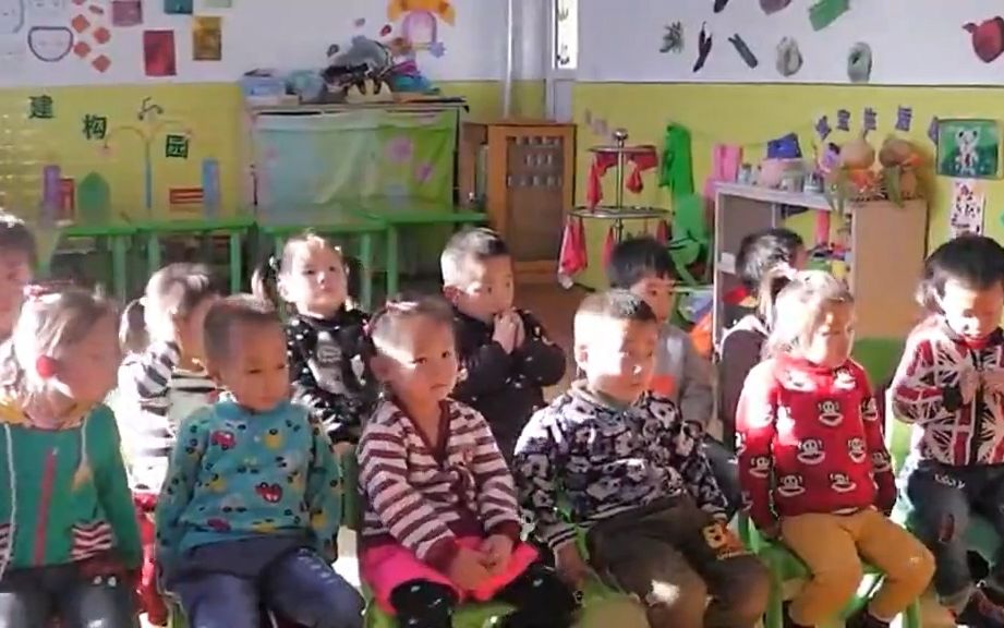 幼儿园小班安全教育 不挤不抢好朋友