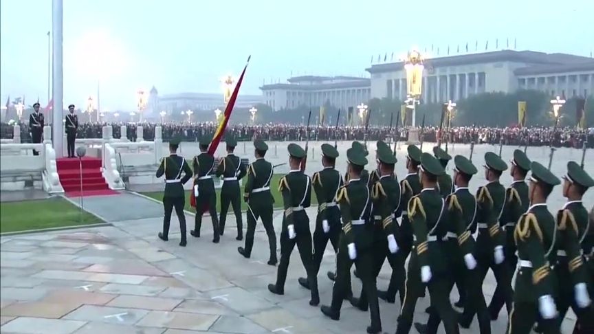 国旗护卫队升国旗仪式,全程帅到爆,观众们纷纷欢呼!