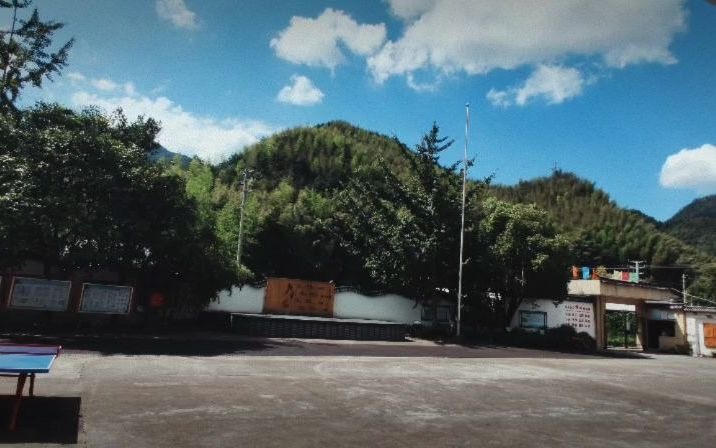 三个学生的乡村教师日记