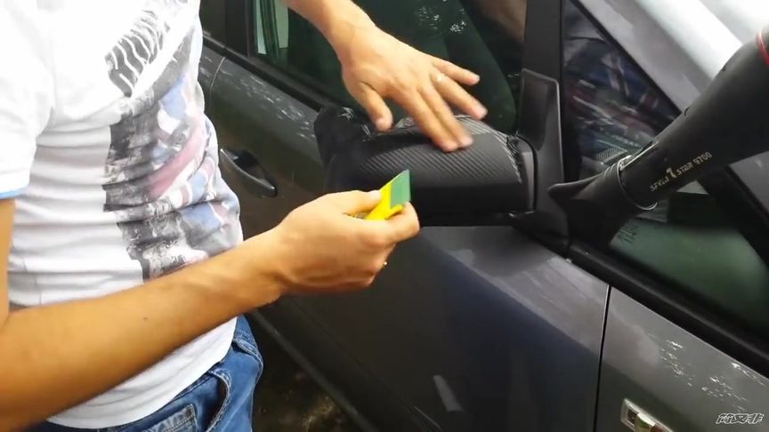 汽车车身贴膜,汽车后视镜碳纤维贴纸操作教程