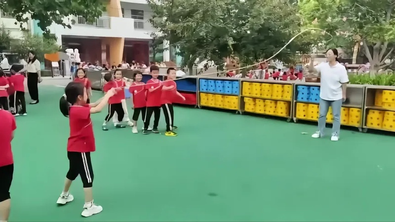 幼儿教育 记录美好童年 幼儿园户外游戏