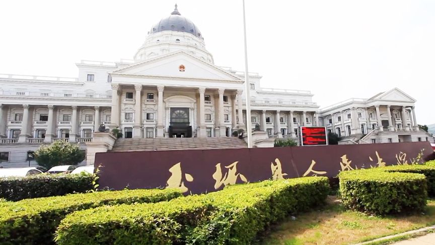 法治天下2017:原告起诉被告拖欠货款,没想到最后却主动撤诉