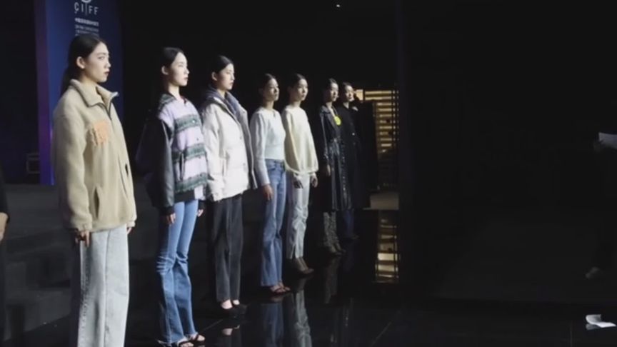 就怕别人听不懂,太啰嗦了。第六届中国大学生模特大赛彩排中