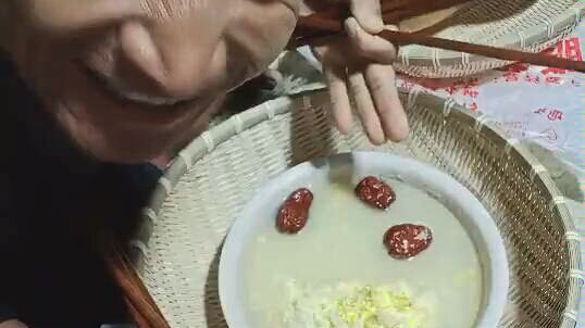 怪哥美食日记3大枣鸡蛋小米养生粥清炒黄瓜苦瓜丝