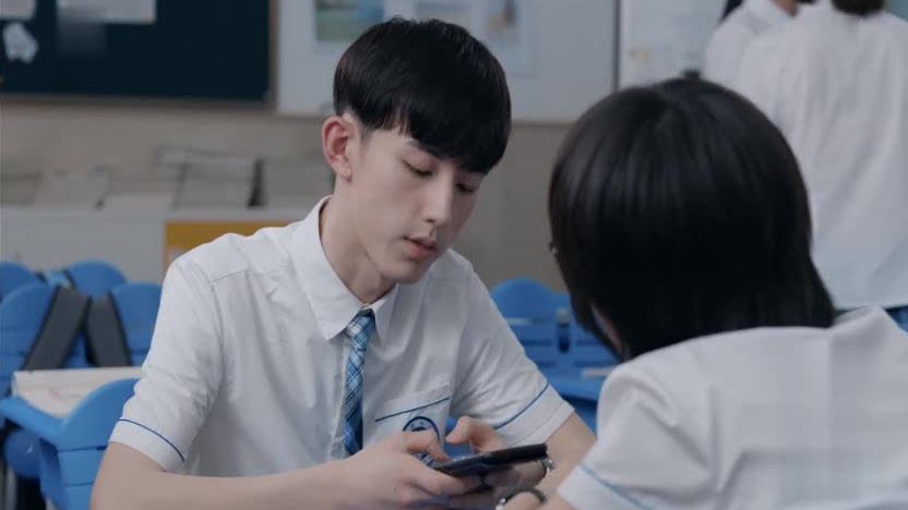 少年派:新来的学霸用编程把计算器改成了电脑,全班围观都惊呆了