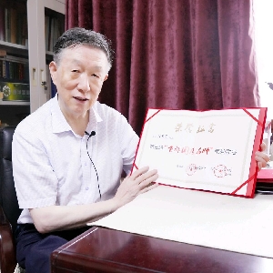 风湿科医生冯兴华 