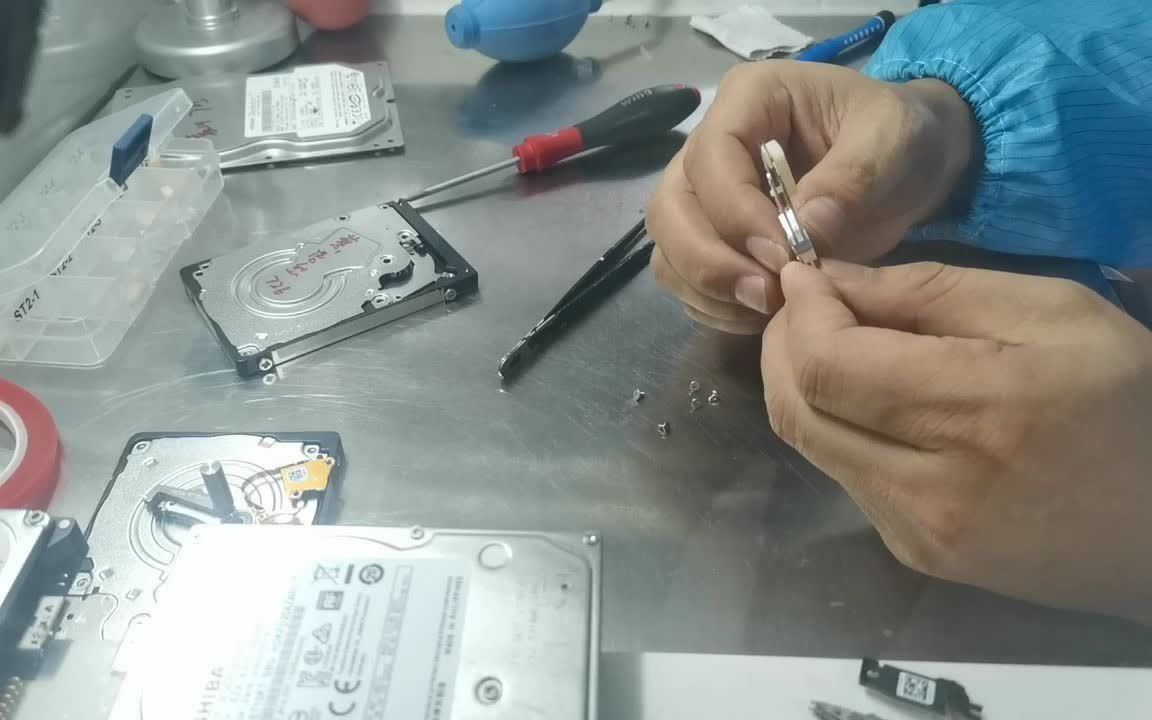 移动硬盘嘎达嘎达响