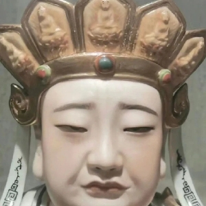 辛夷树下一只猫 