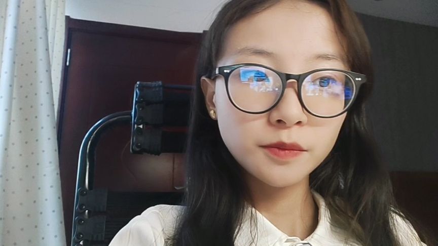 会计专业大一JK女孩的一天。上课~越野~拆箱,啥都可以。