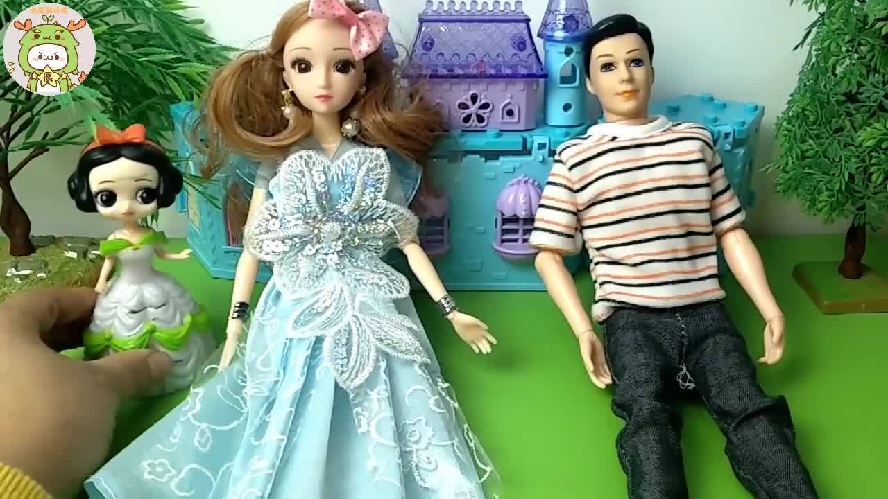 公主们这次考得不错,妈妈要带他们看电影,动画剧场秀