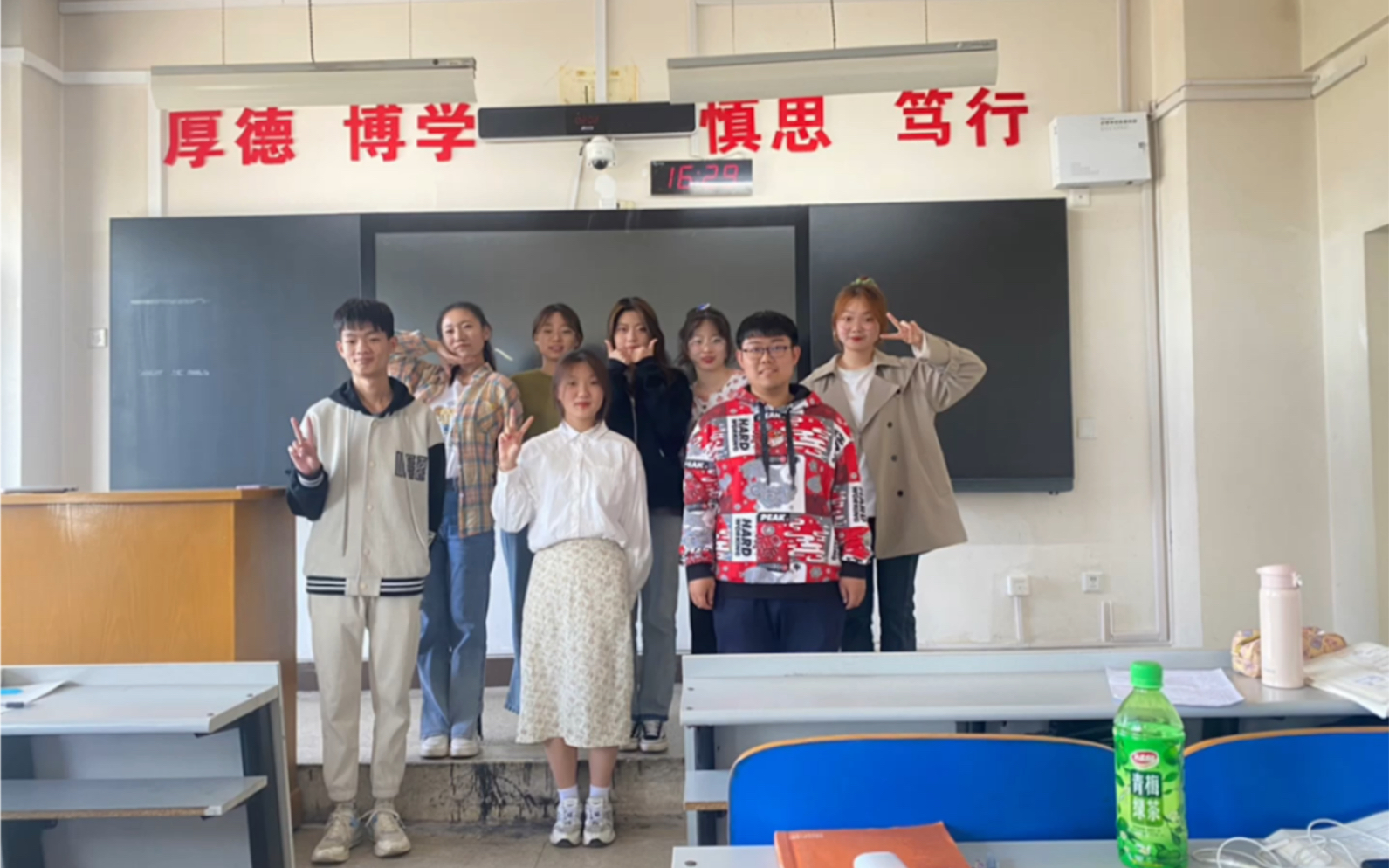 大学话剧表演《伪君子》