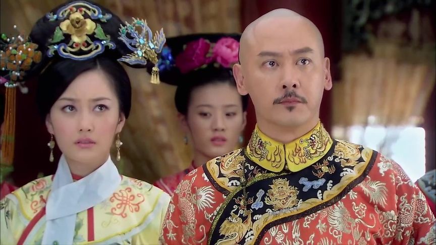 新还珠格格:皇上让人赶紧给小燕子松绑,看她被打了耳光很心疼