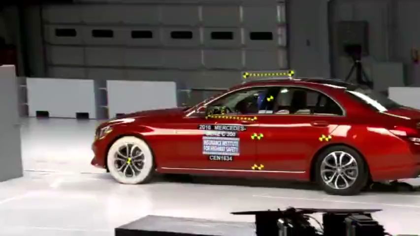 当年奔驰车的撞击测试,奔驰就是奔驰!