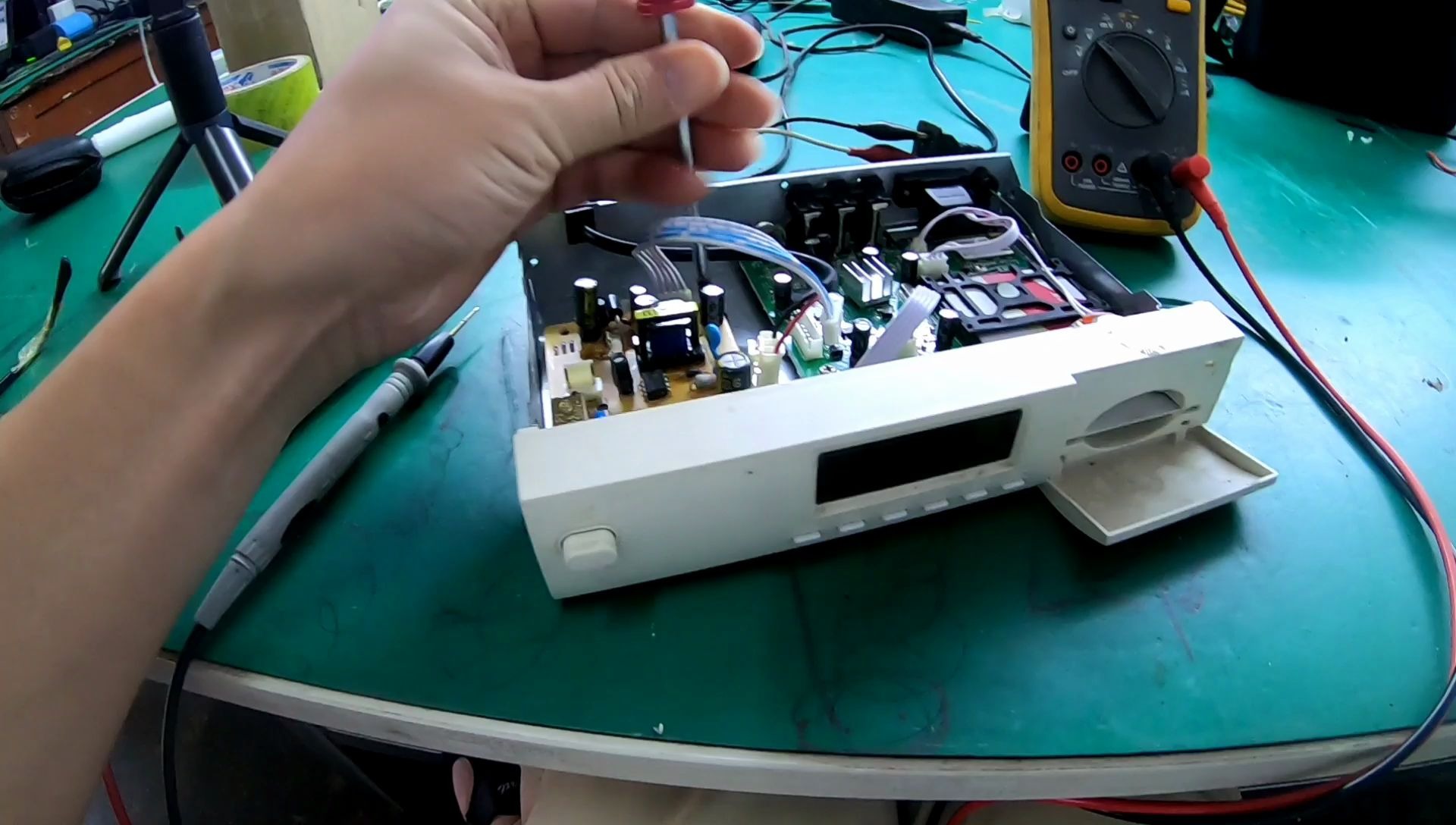 户户通机顶盒维修,滤波电容的问题导致了电源的负载能力变差