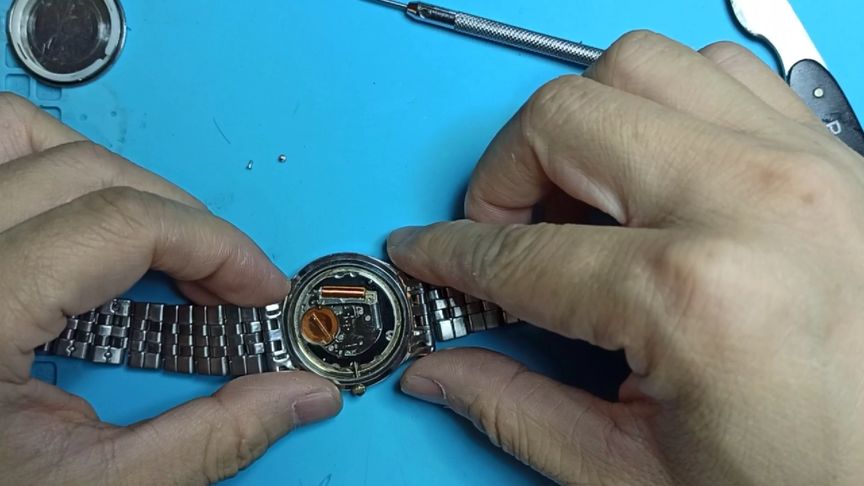 铁达时titua石英表不走时的维修过程