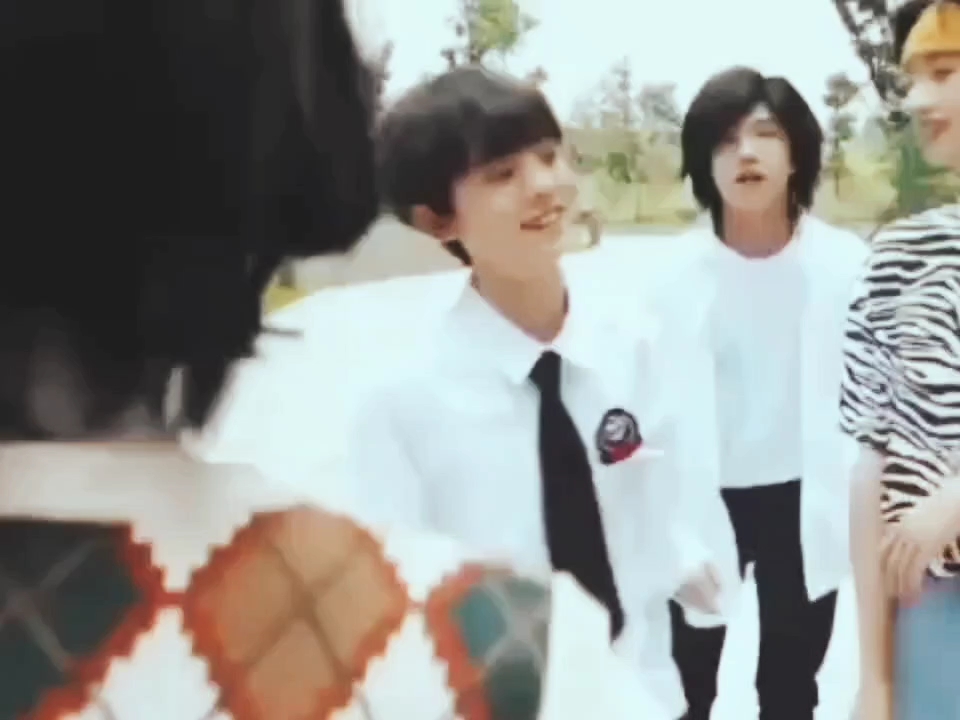 “我以前可以光明正大的抱你”“But not anymore. We're not the same ...