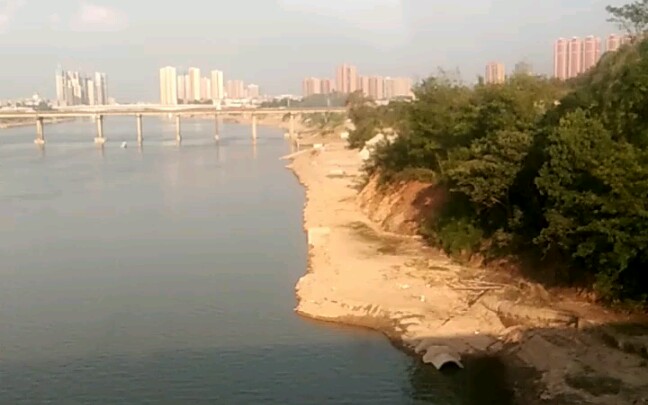 《遨游中国铁路》第一期,K752次列车沿途风景可美了!