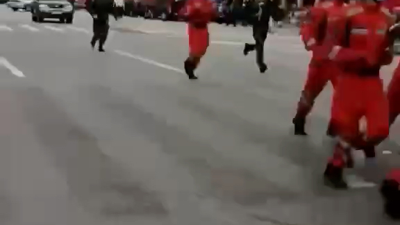 长沙医学院居民楼垮塌,武警部队进场。人民有信仰,国家有力量