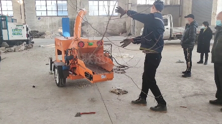 移动树枝粉碎机生产厂家,小型碎枝机服务园林绿化!