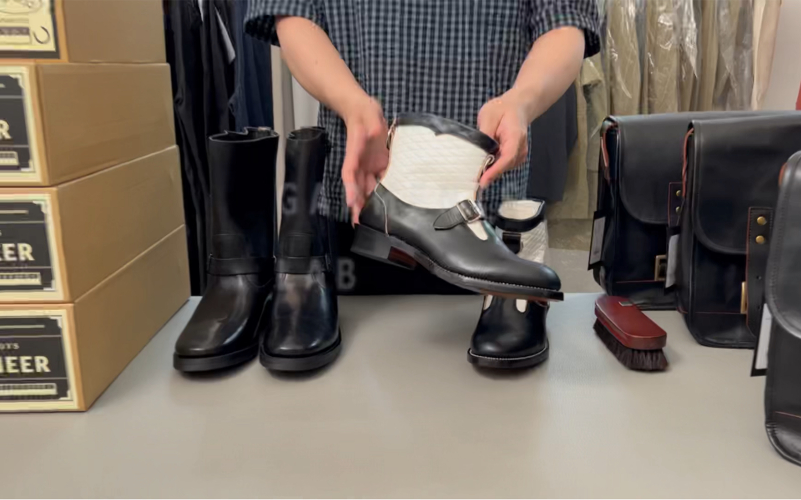 ...Buck 603 Guidi马臀皮工程师靴、735 Ropper Boots、673 马皮邮差包