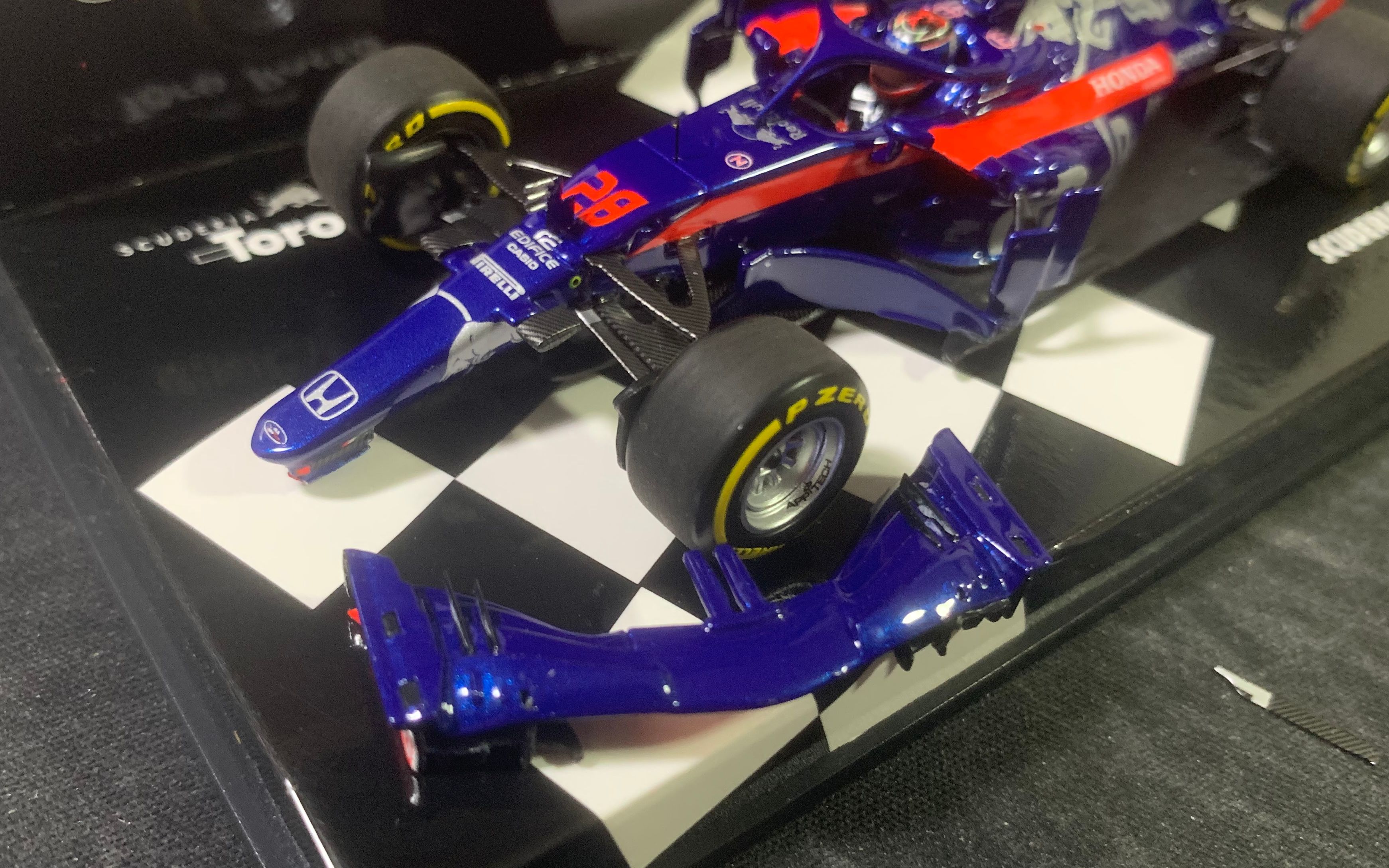 等了一个月的F1模型,到手成这样了.