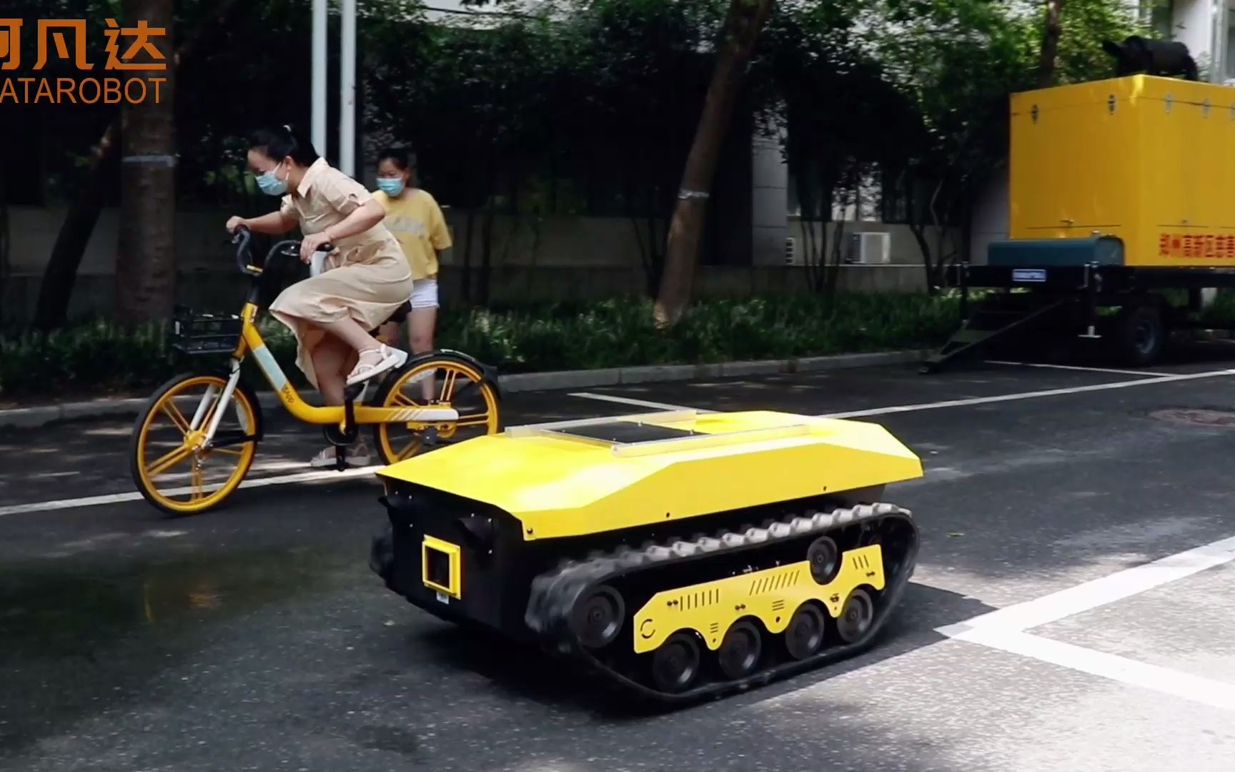 AFD-R13机器人底盘和小黄车的PK