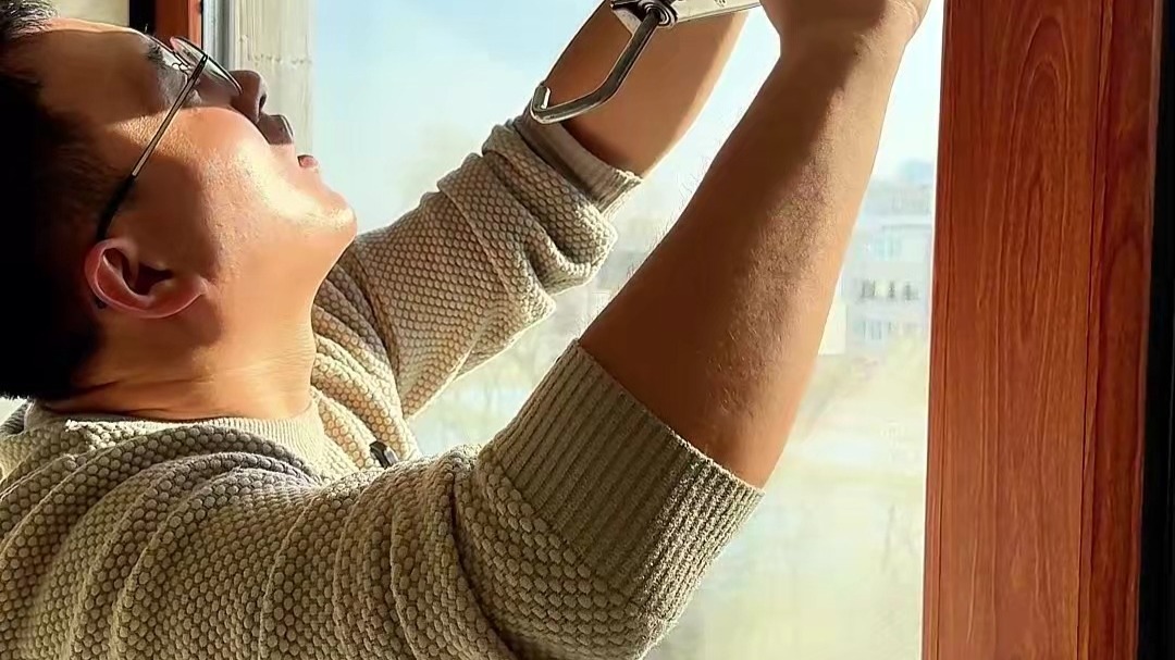 断桥窗户不保温看一下是不是玻璃缝隙没有注发泡