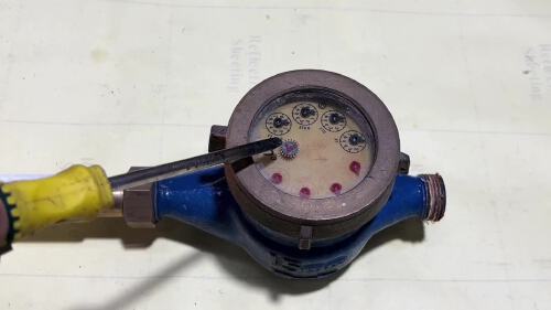 家里水表走得快,教你动一下水龙头的开关,可以让水表慢一半