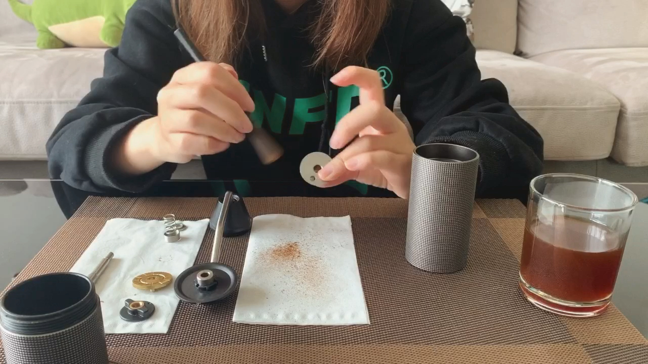 不会拆机的宅家大学生不是好理科生 | 泰摩栗子C手摇磨豆机拆机清洁