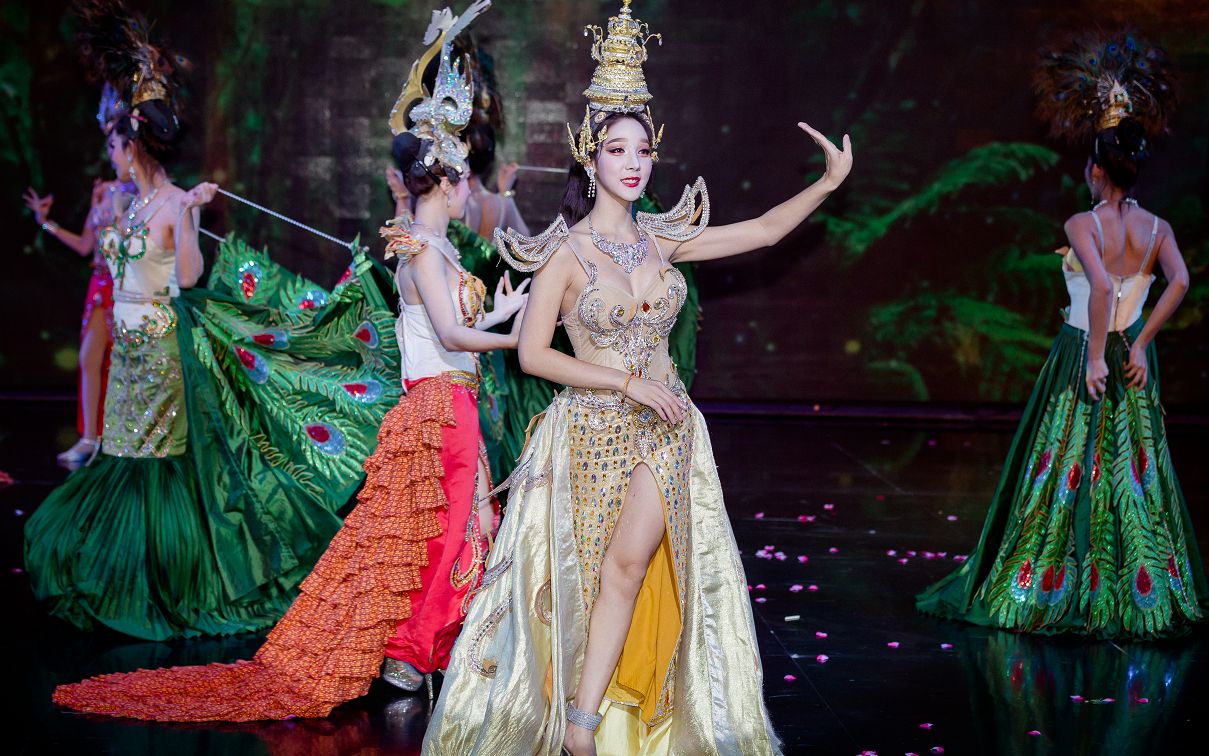 用生命表演,泰国人妖ladyboy惊艳大秀,Welcome to Thailand