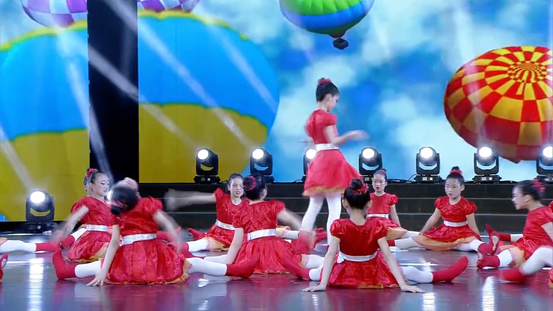 幼儿园“三八妇女节”幼儿舞蹈《我的超人妈妈》