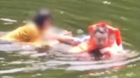 53岁民警跳河救落水女子旧疾复发