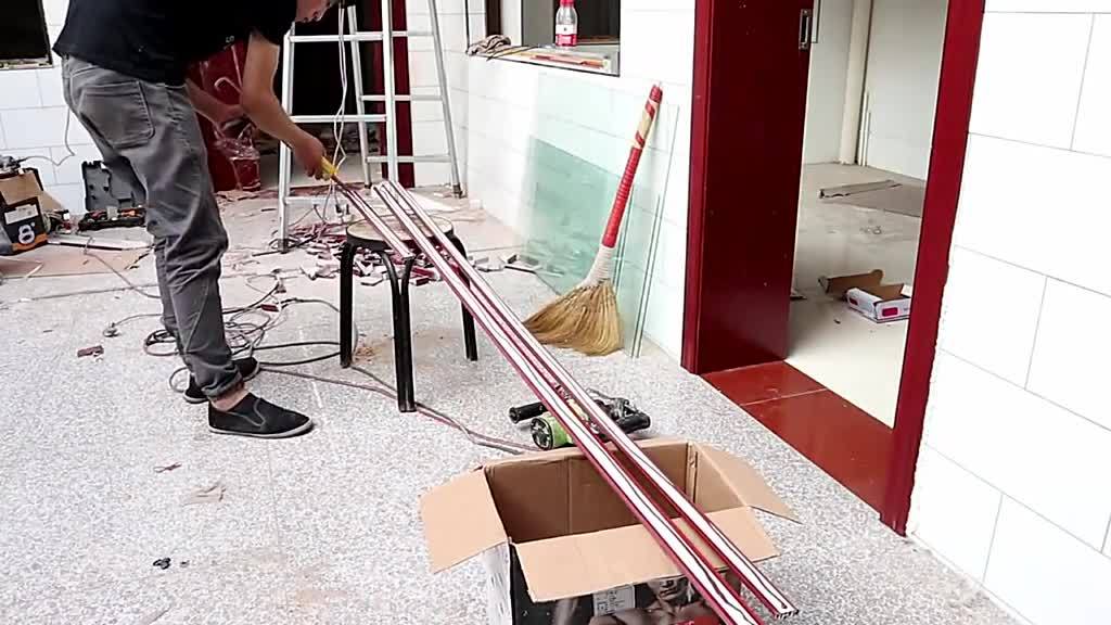 钢木门安装门锁为什么这么快?使用的门档条怎么和实木的不一样?