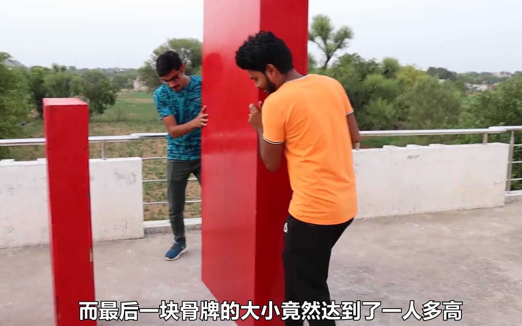 不可思议的多米诺骨牌效应,一块骨牌就能摧毁大厦,原理是什么?
