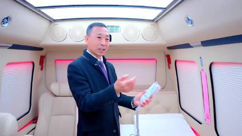 丰田商务车秒变移动大床房!豪华舒适到不想下车