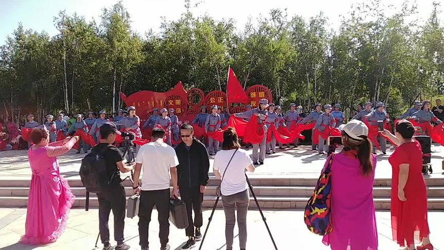 新时代文明实践群众文化活动,集宁区广场健身协会演出之一