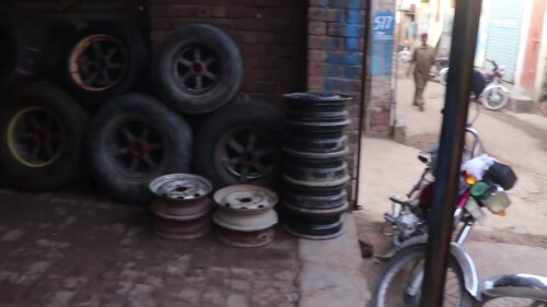 迷惑的轮毂修复技术,接近报废也能修,真是有人敢修有人敢买