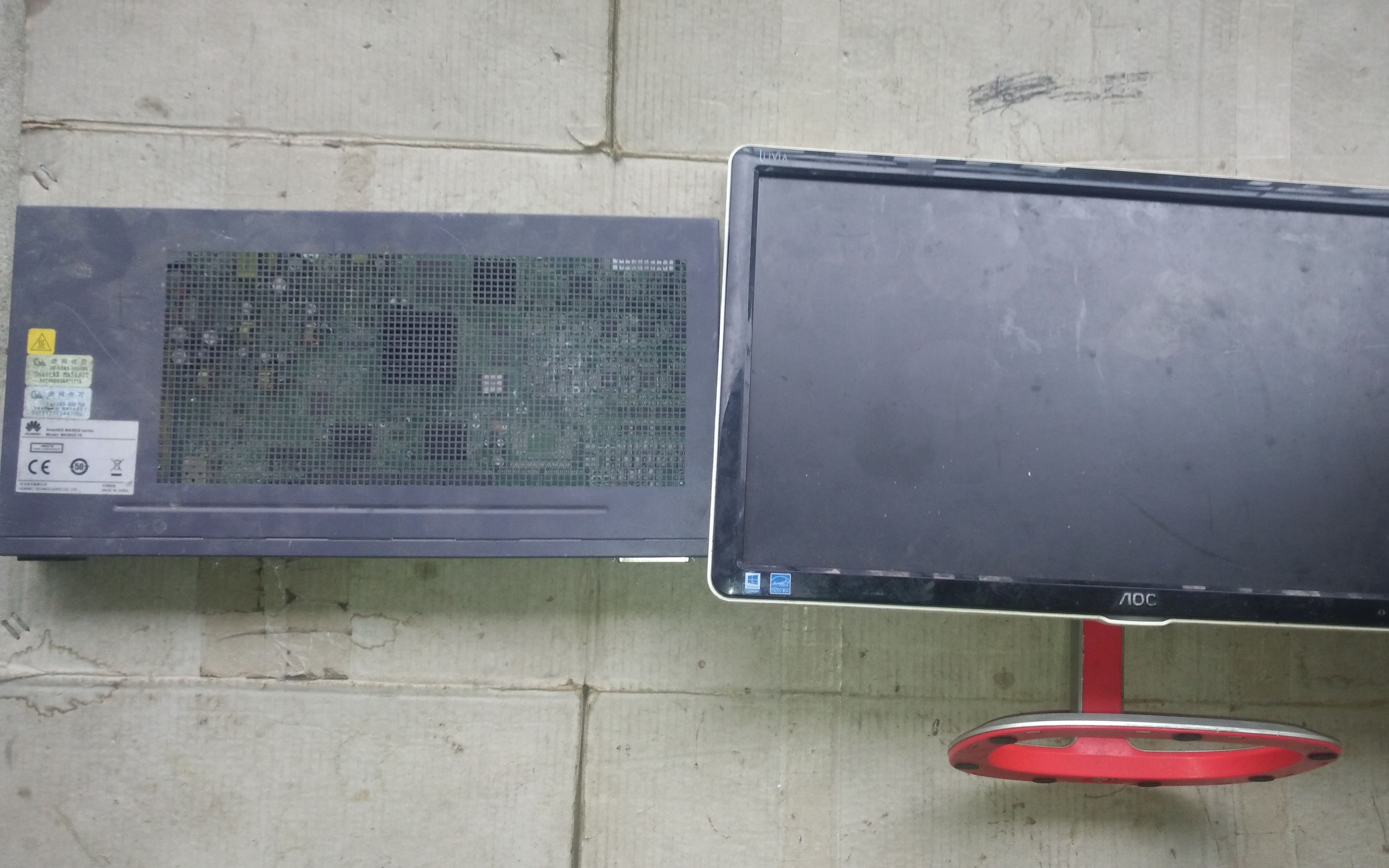 废品站买华为光纤交换机和坏冠捷显示器来换屏幕整好