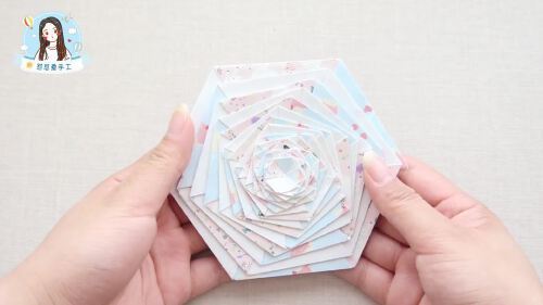 用纸DIY简单的解压旋转小玩具!