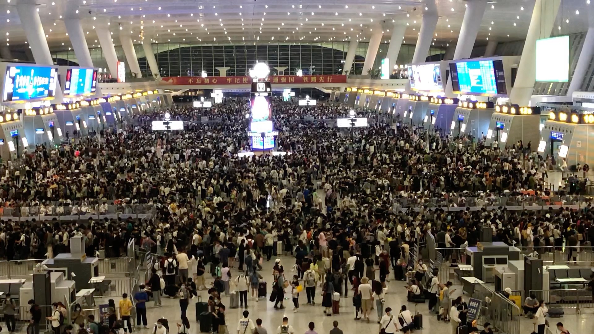10月1日晚杭州火车东站实况