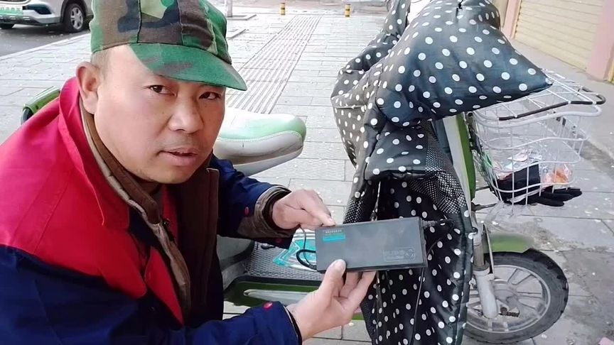 电动车的充电器充电时没反应,故障的原因很多人没想到!