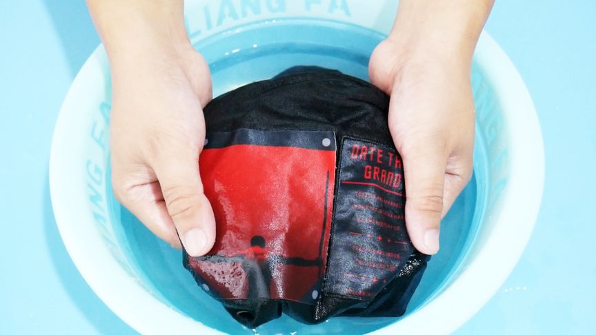 不管衣服霉斑多严重,教你自制清洁剂泡一泡,顽固霉斑搓一搓就掉