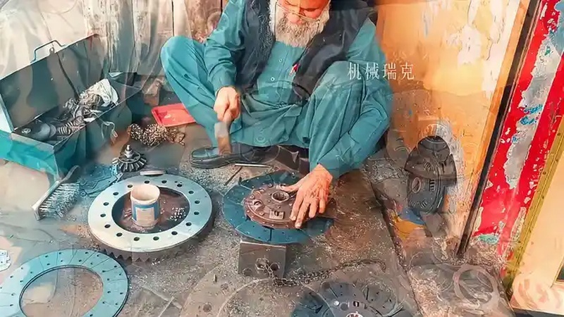 离合器片还能维修?在巴基斯坦当然可以。离合器片维修全过程