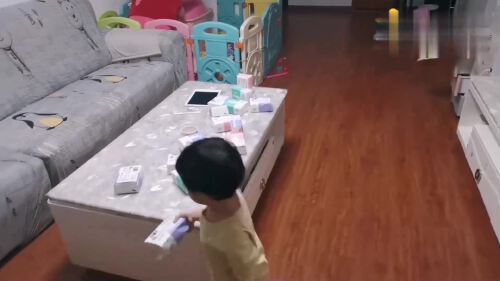 熊孩子要给爸爸“表演才艺”,这道具拿出来把爸爸看懵了,要弄啥