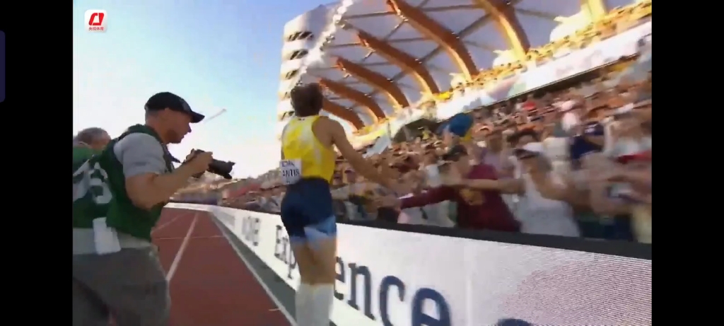 (田径赛事)2022俄勒冈田径世锦赛男子撑杆跳高决赛: 杜普兰蒂斯6.21M...