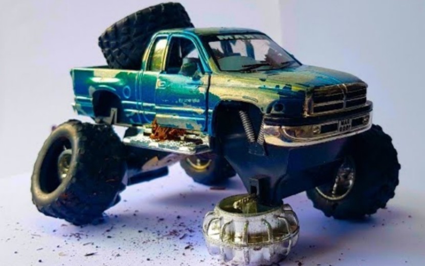 修复受损的道奇公羊皮卡模型车!
