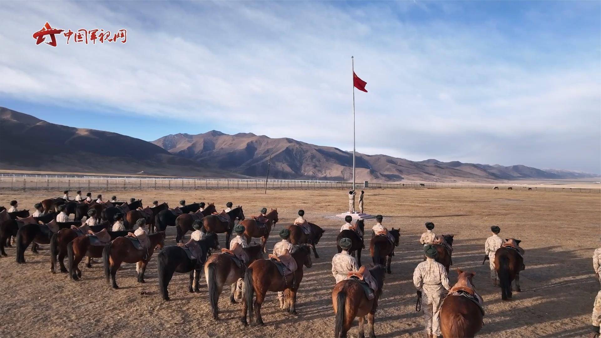 深情表白!各地军营举行升旗仪式