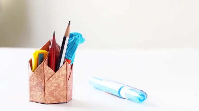 手工折纸DIY,教你制作一个漂亮的笔筒