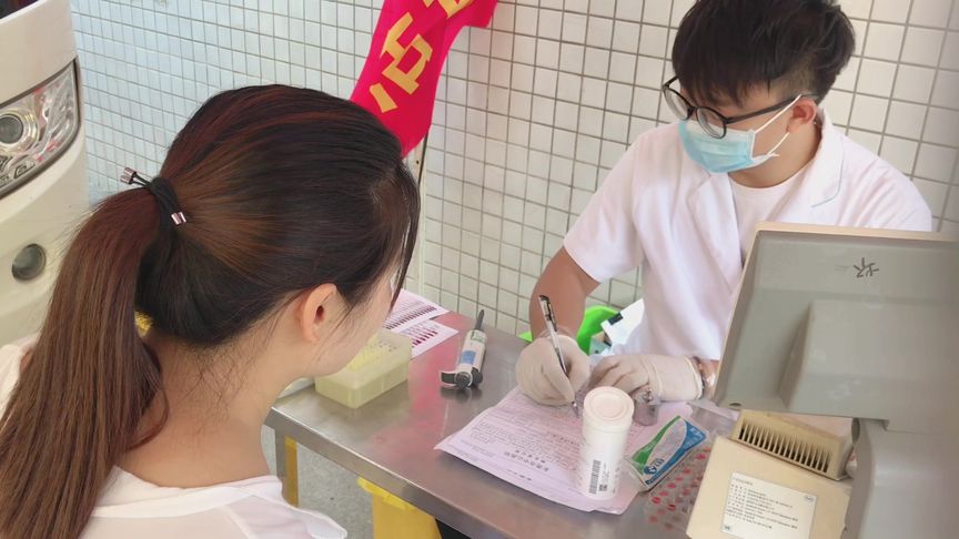公司组织去义务献血,到底发生了什么事情?血站竟然不要玲玲献血